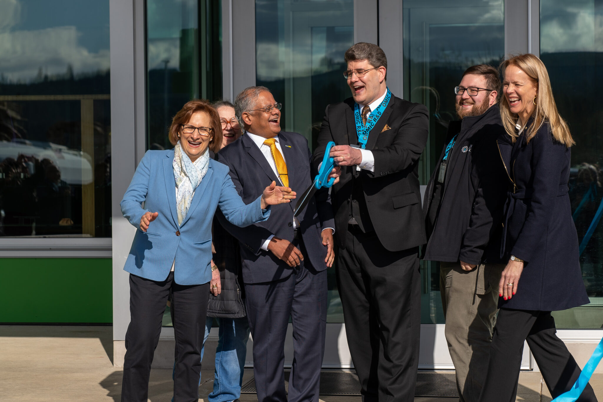 RIBBON CUTTING FOR OMIC R&D ADDITIVE INNOVATION CENTER – OMIC R+D